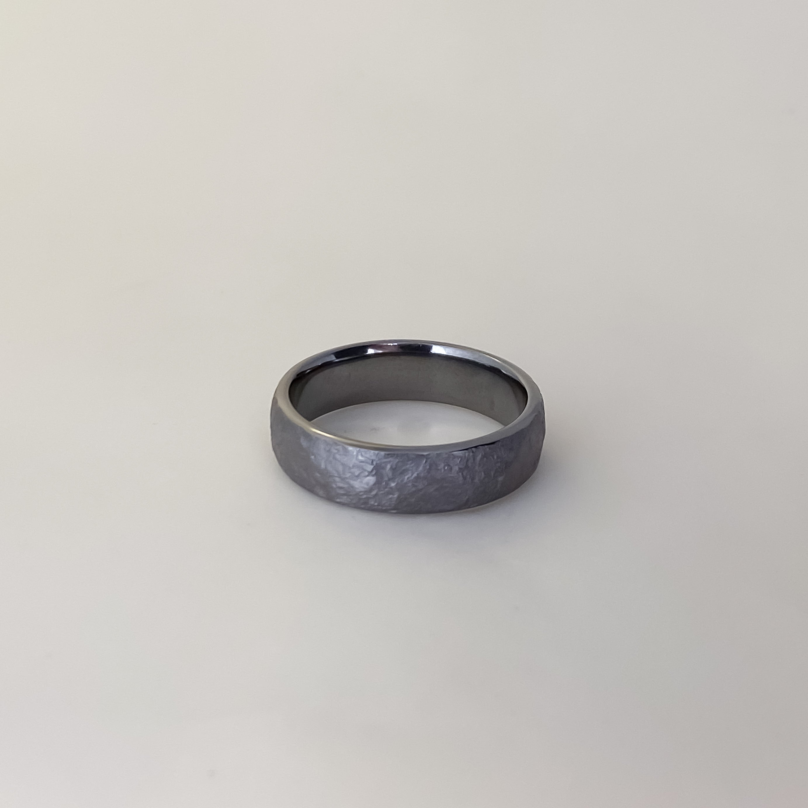 Comfort Touchstone Men's Wedding Band – Grew & Co