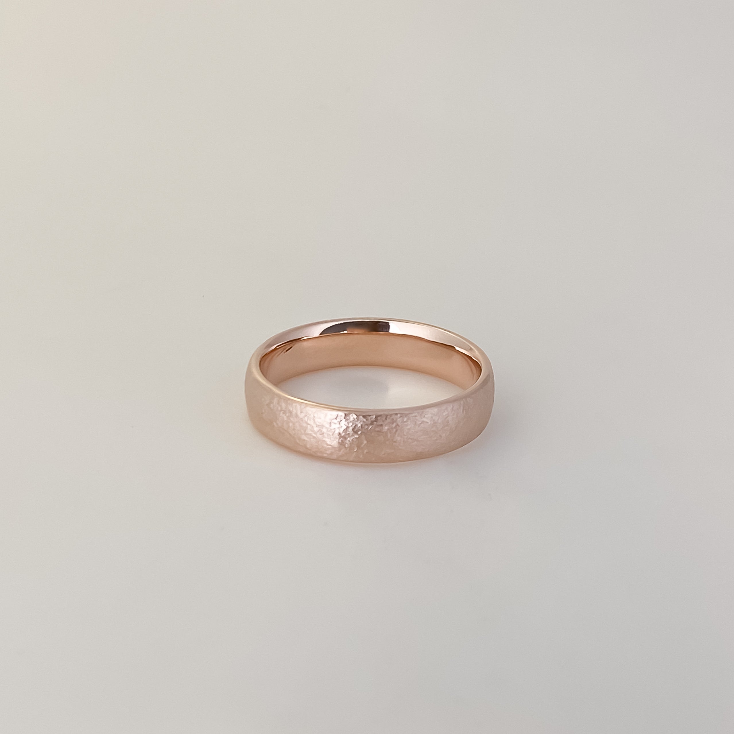 Comfort Touchstone Men's Wedding Band – Grew & Co